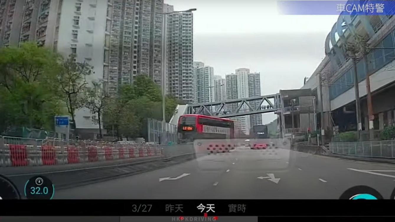 車Cam直擊｜天水圍69X巴士疑失控撞穿欄衝過對面線 車長報警求助 | am730